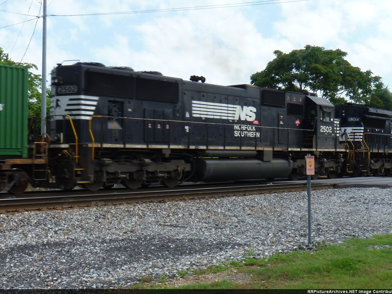 NS 2502 on train 202